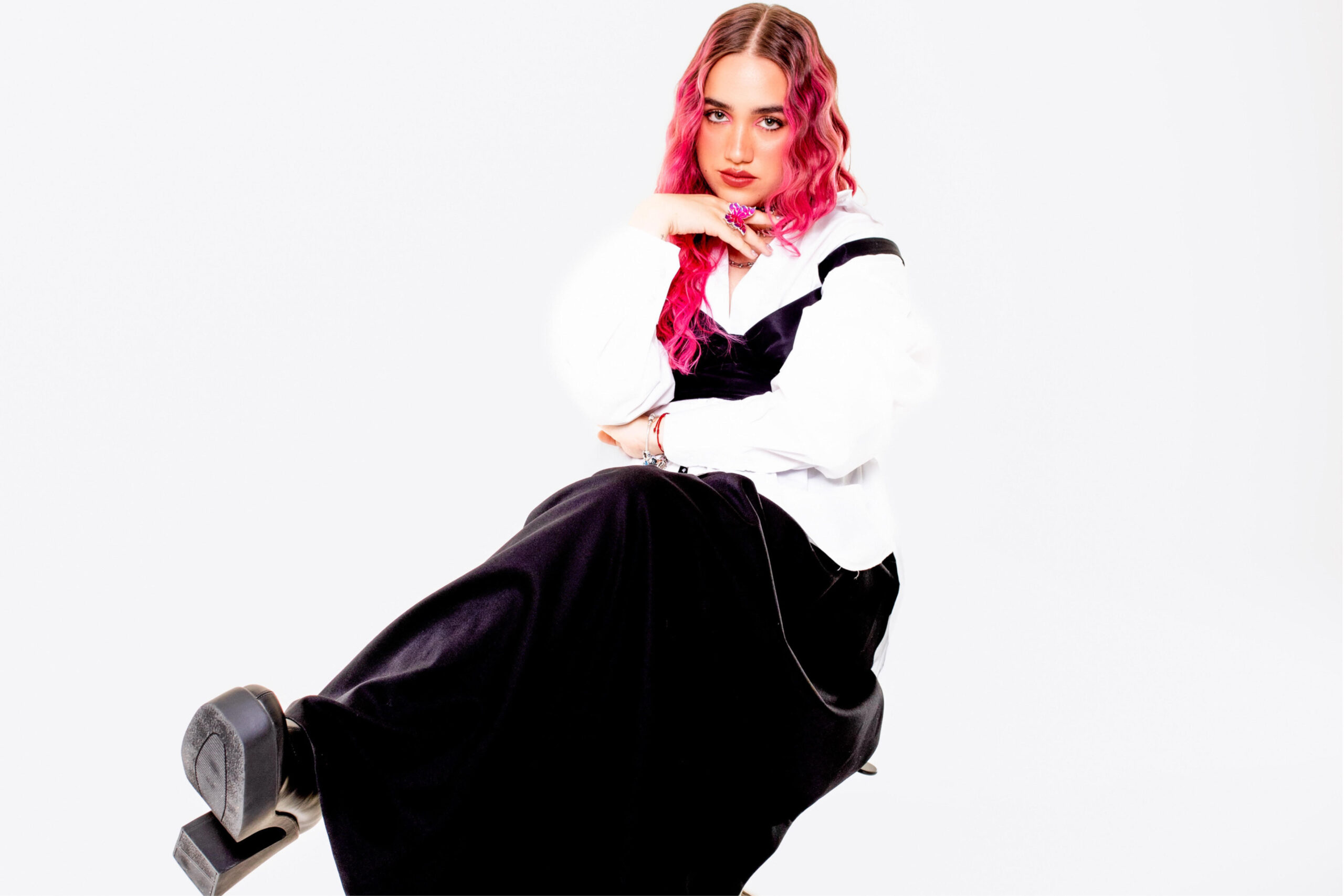 Ela Taubert: Colombian Star Shines with "Por Qué Soy Así" and Latin ...