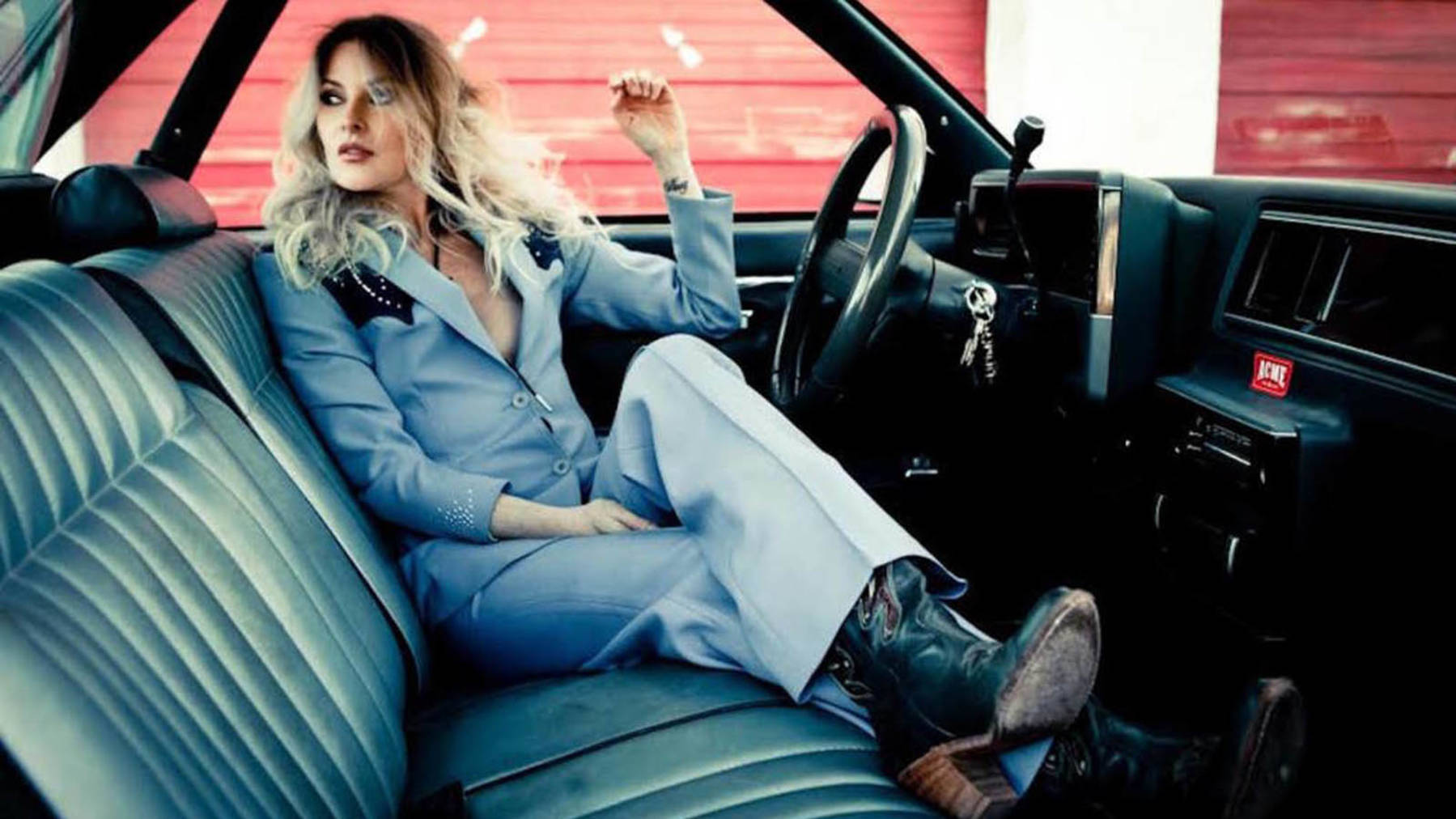 [PREMIERE] Country Babe Elizabeth Cook's 'Slow Pain' - Galore